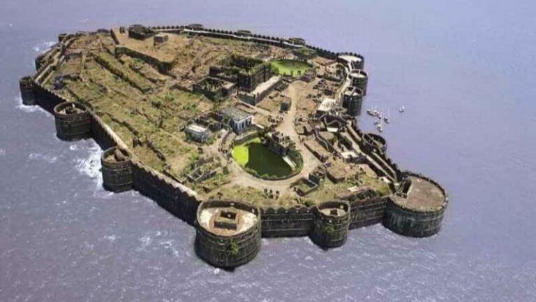 Beautiful Sea Forts In Maharashtra That You Must Visit