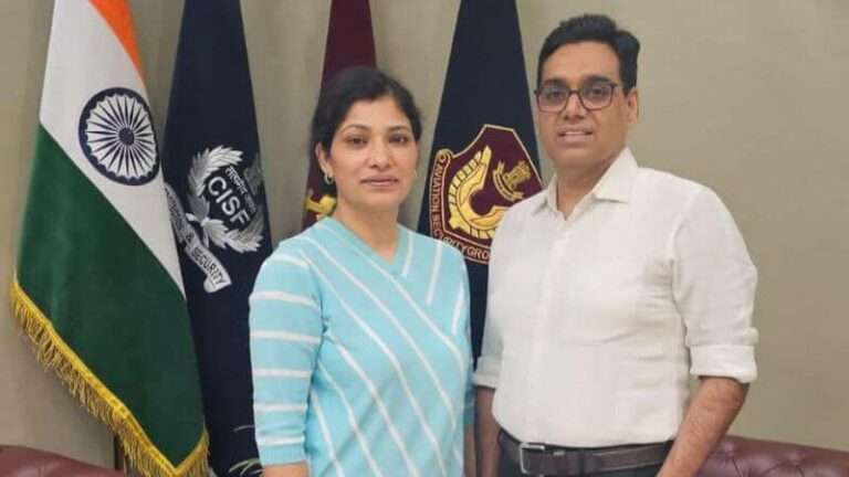 Meet Real Shraddha Joshi From 12th Fail Who Left Doctor's Career And ...