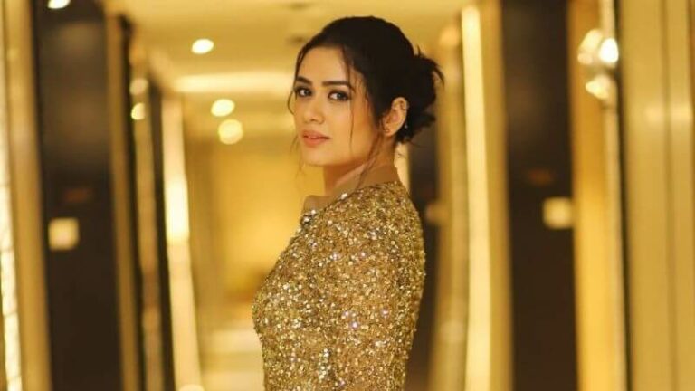 Meet Girija Oak: The Blue Saree Sensation Who Took Over The Internet ...